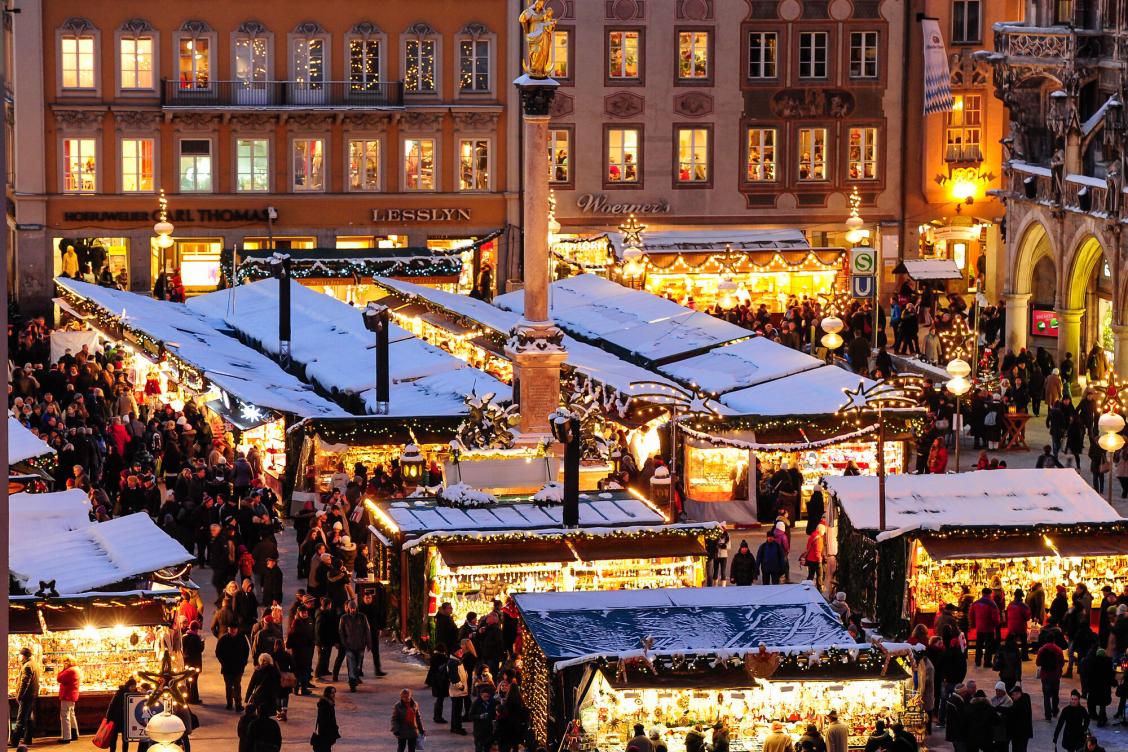 Christkindltram fährt wieder durch die Münchner Innenstadt ...